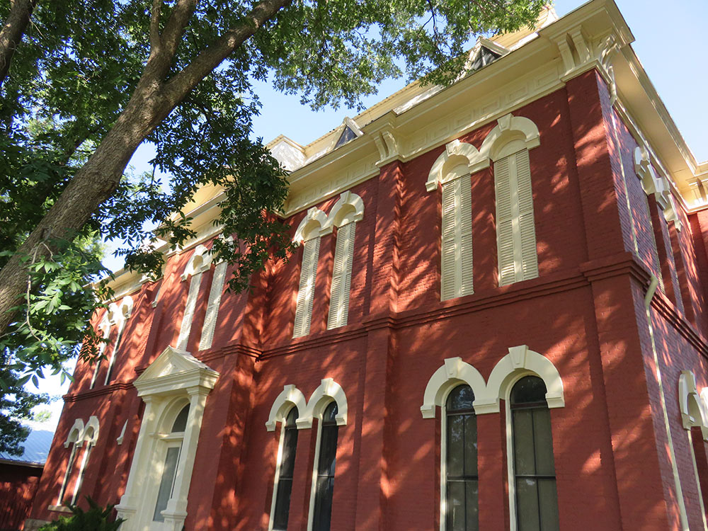 Courthouse in the Shade | Alpine, Texas