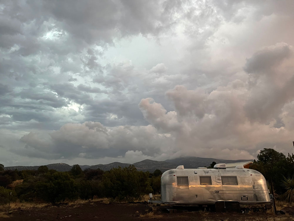 Stormy Camper - Alpine, TexasAlpine, Texas